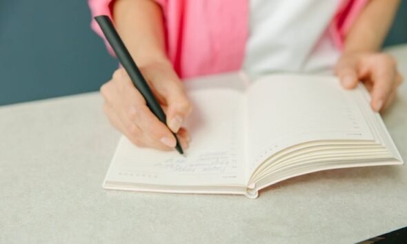 The Ultimate Guide to Journaling: 10 Tips for Beginners | The Inspiring ...
